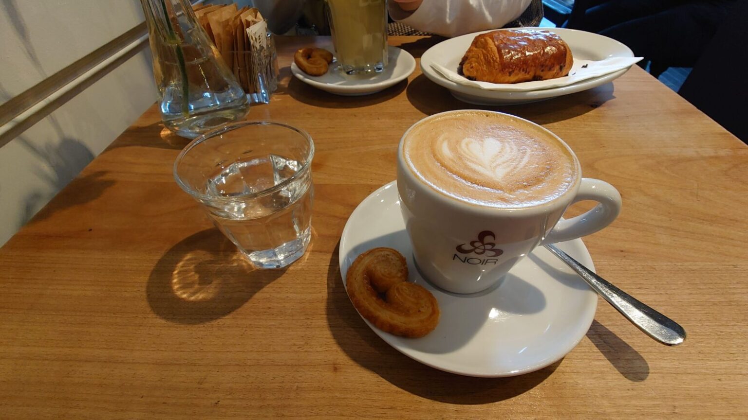 🇨🇭いつも満席！フレンチスタイルの人気カフェ「Franzos Coffee Shop」 | スイス暮らしのブログ