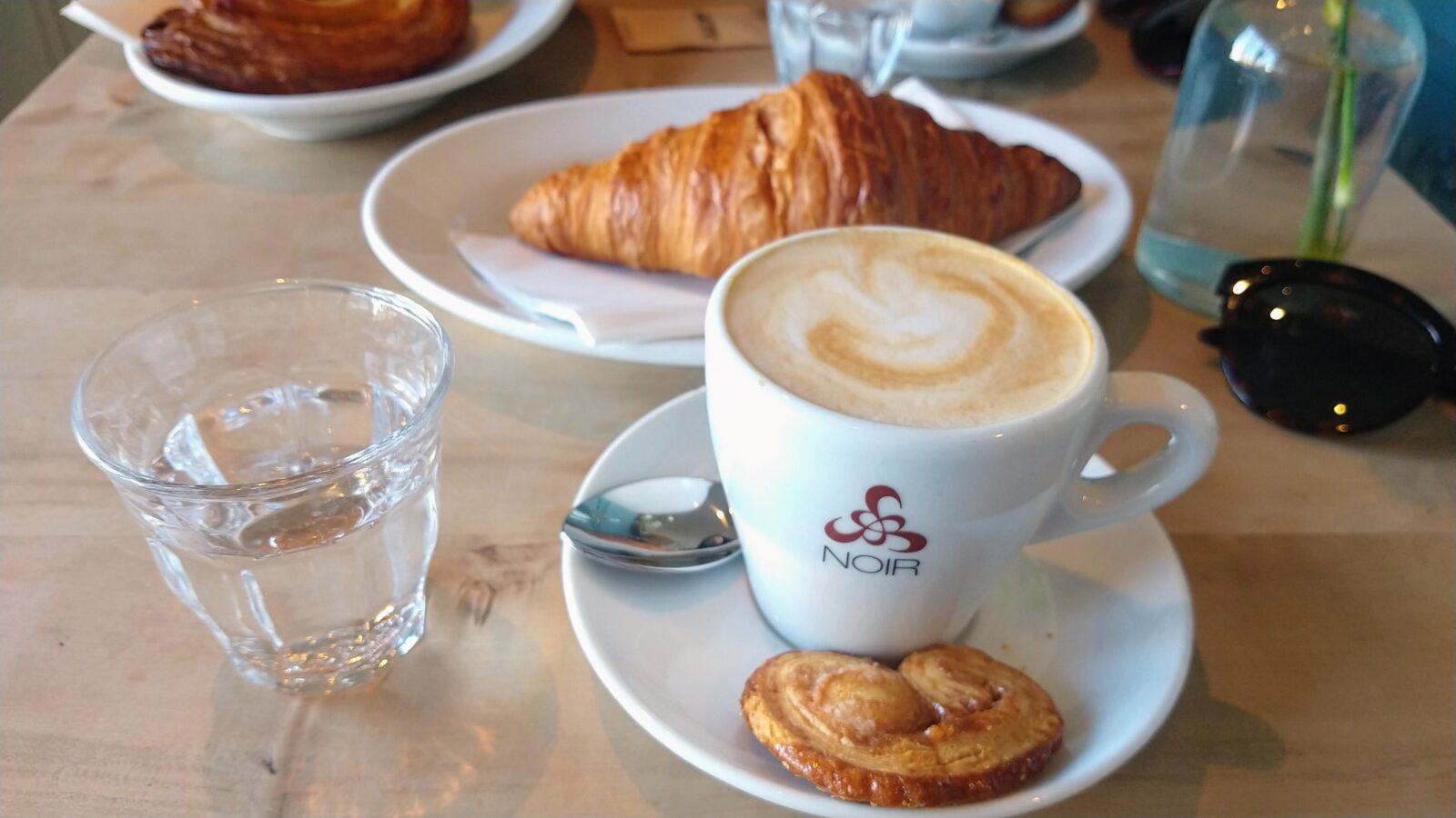 🇨🇭いつも満席！フレンチスタイルの人気カフェ「Franzos Coffee Shop」 | スイス暮らしのブログ